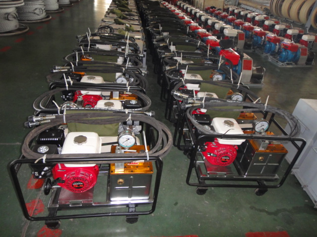 Hydraulic Compressor with Motorised pump of transmission line Stringing ...