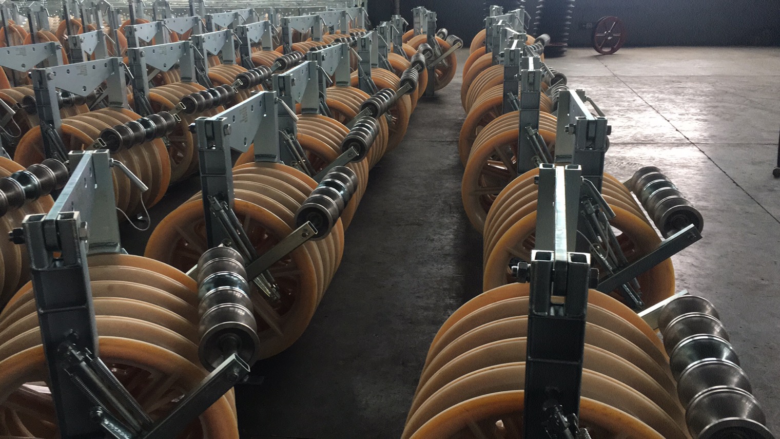 Five sheaves stringing blocks are exported to South American country